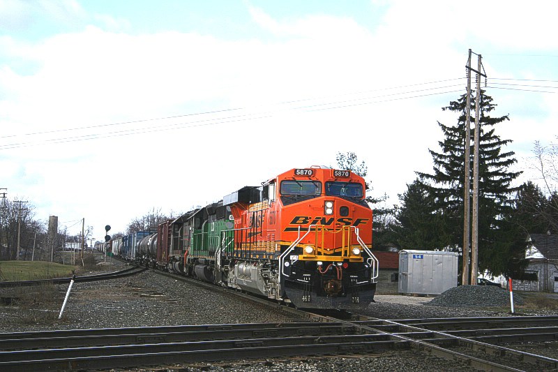BNSF 5870